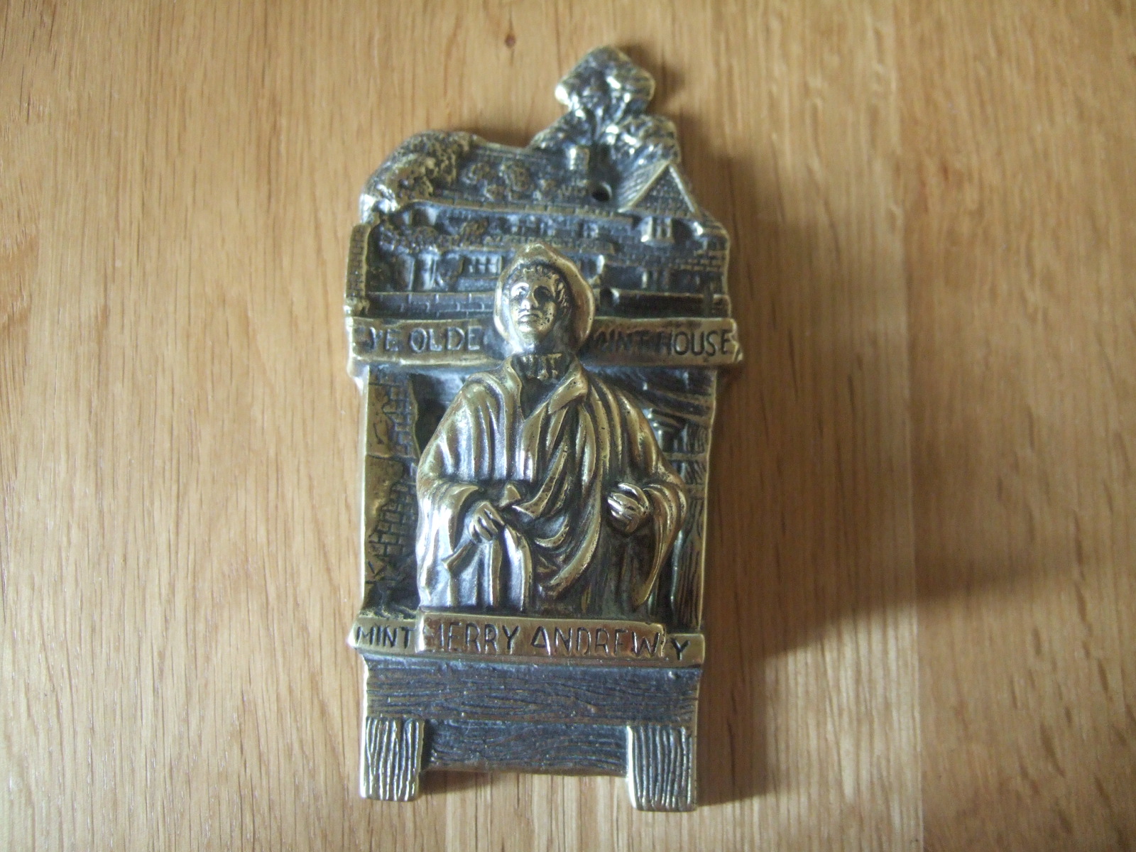 'Ye Olde Mint House' Door Knocker - D175 - Antique Door knockers